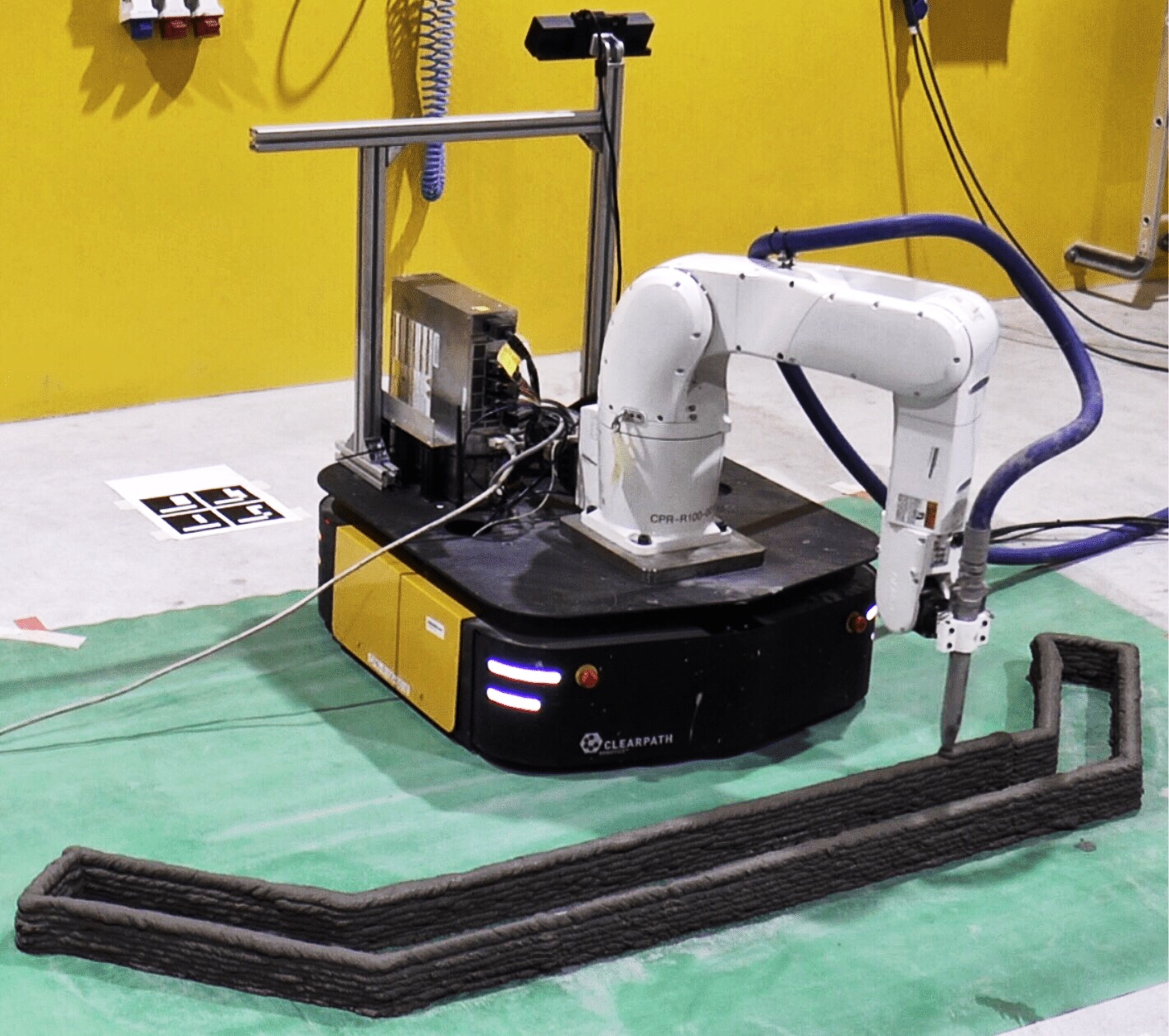 Printing-while-moving: a new paradigm for large-scale robotic 3D ...